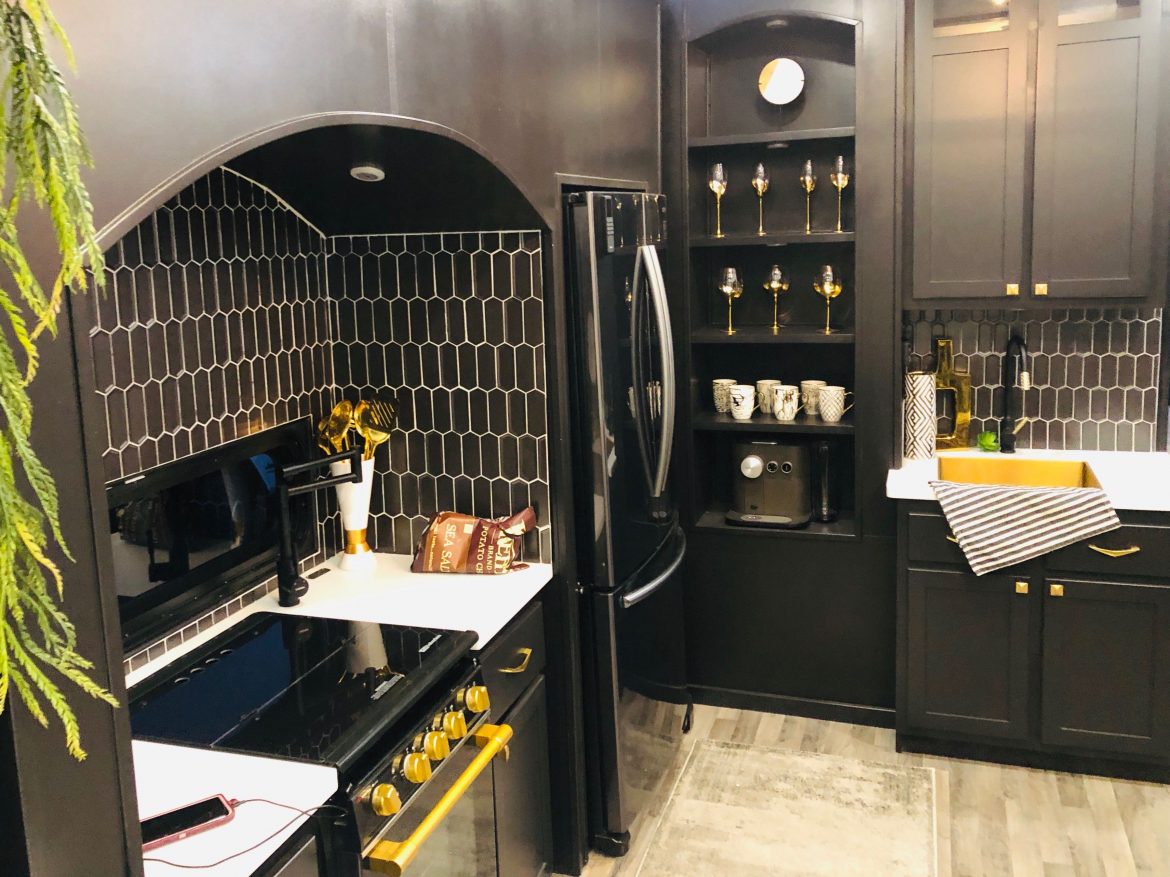 Flipping Gorgeous! Modern & Chic RV Remodel - Vagamom